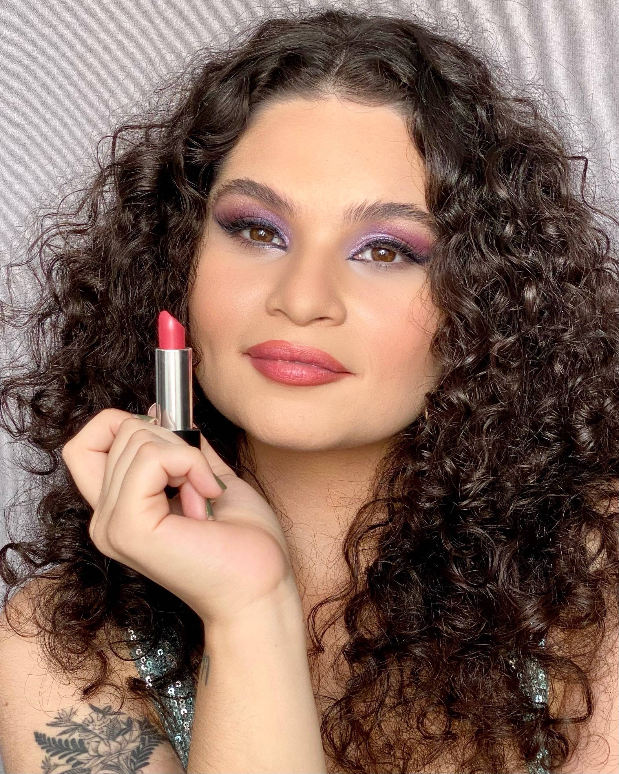 Sadi Consati dá dicas de como preparar uma make duradoura para curtir o ...